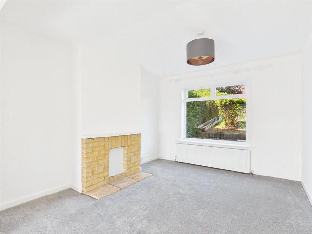 3 bedroom end of terrace house to rent