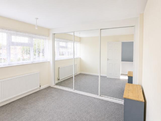 3 bedroom end of terrace house to rent