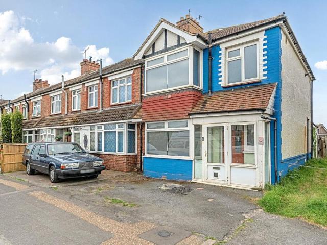 3 bedroom end of terrace house to rent