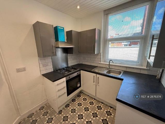 3 bedroom end of terrace house to rent