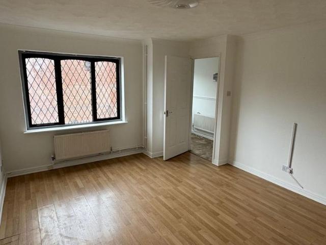3 bedroom end of terrace house to rent