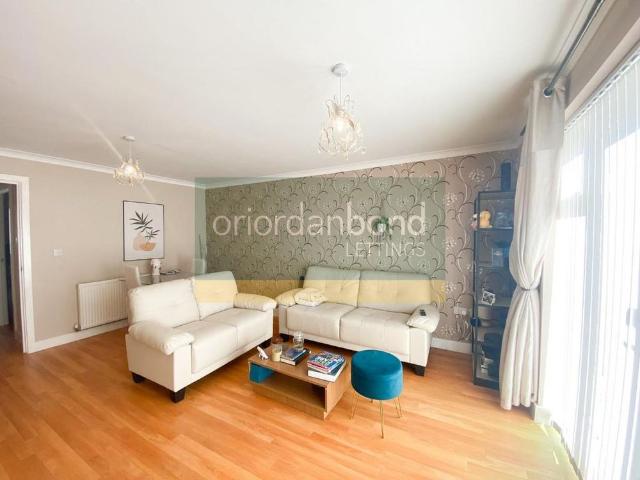 3 bedroom end of terrace house to rent