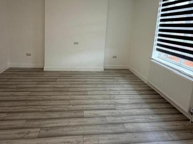 3 bedroom end of terrace house to rent