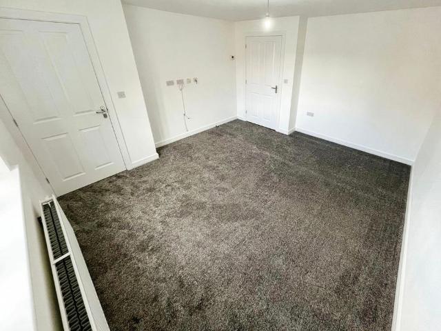 3 bedroom end of terrace house to rent