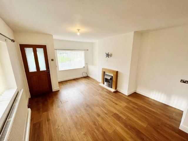 3 bedroom end of terrace house to rent