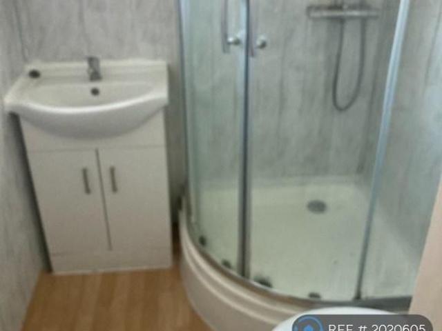 3 bedroom end of terrace house to rent