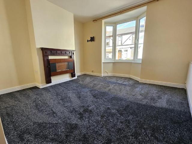 3 bedroom end of terrace house to rent