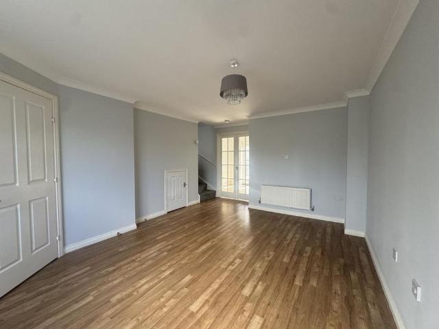 3 bedroom end of terrace house to rent