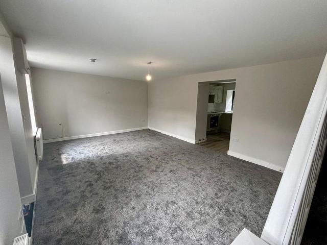 3 bedroom end of terrace house to rent