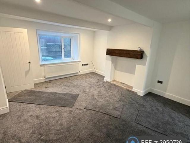 3 bedroom end of terrace house to rent