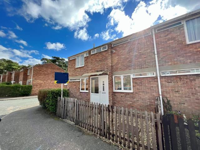 3 bedroom end of terrace house to rent