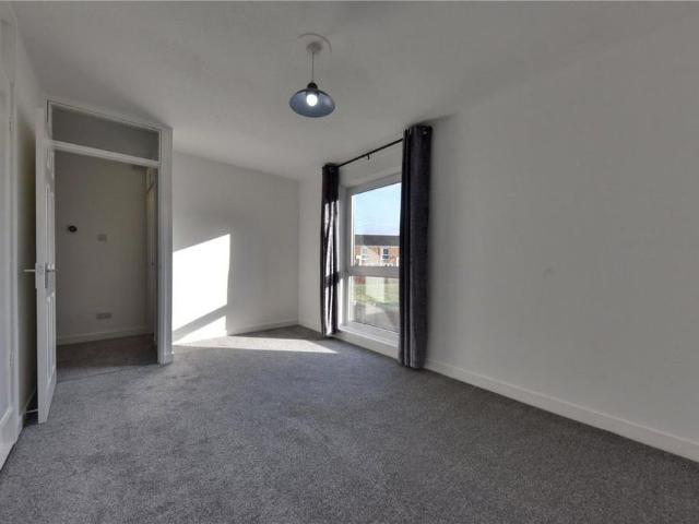 3 bedroom end of terrace house to rent