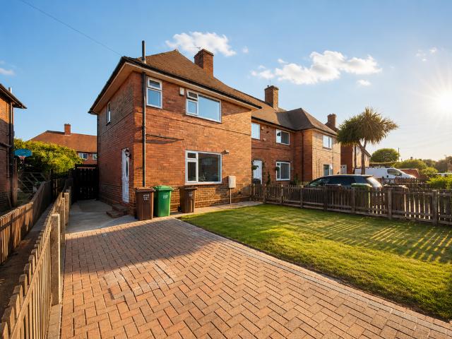 3 bedroom end of terrace house to rent