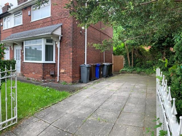 3 bedroom end of terrace house to rent