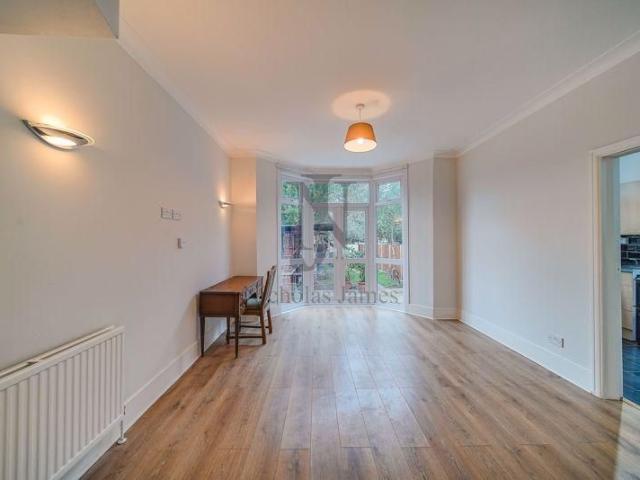 3 bedroom end of terrace house to rent