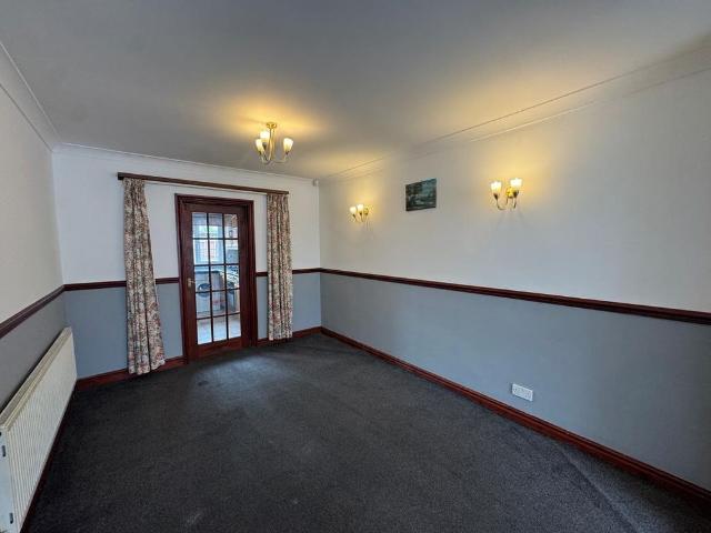 3 bedroom end of terrace house to rent
