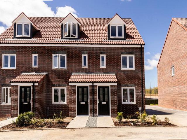 3 bedroom end of terrace house to rent