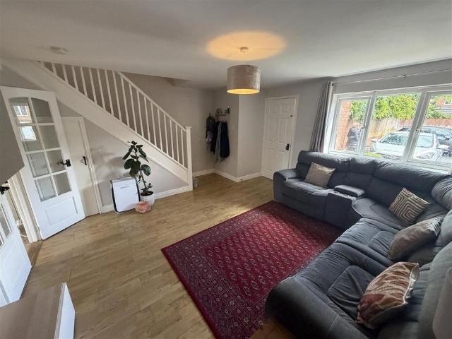 3 bedroom end of terrace house to rent