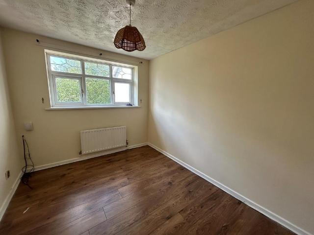3 bedroom end of terrace house to rent