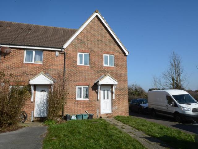 3 bedroom end of terrace house to rent