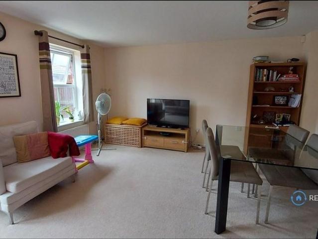3 bedroom end of terrace house to rent