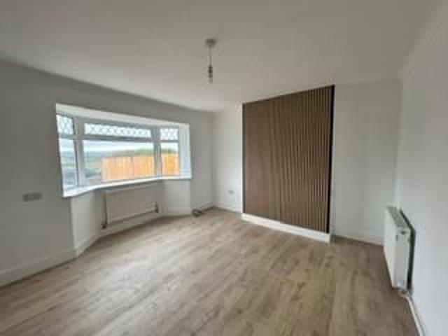 3 bedroom end of terrace house to rent