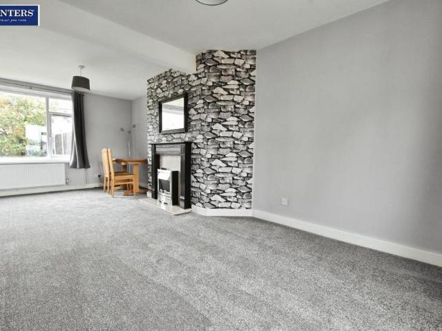 3 bedroom end of terrace house to rent