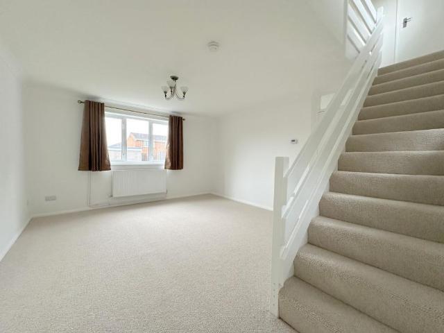 3 bedroom end of terrace house to rent