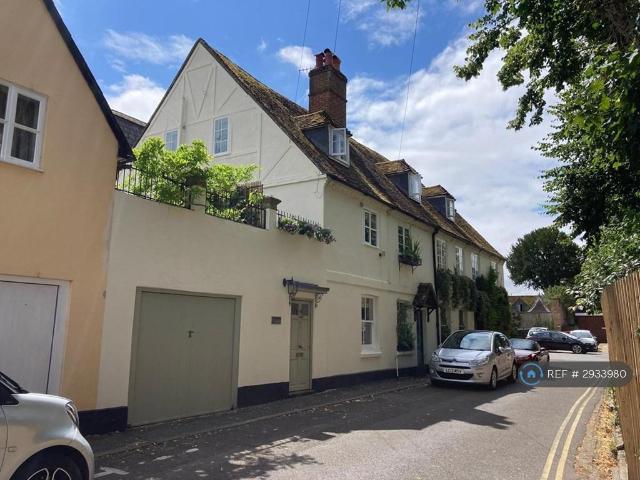3 bedroom end of terrace house to rent