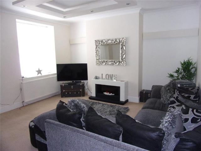 3 bedroom end of terrace house to rent