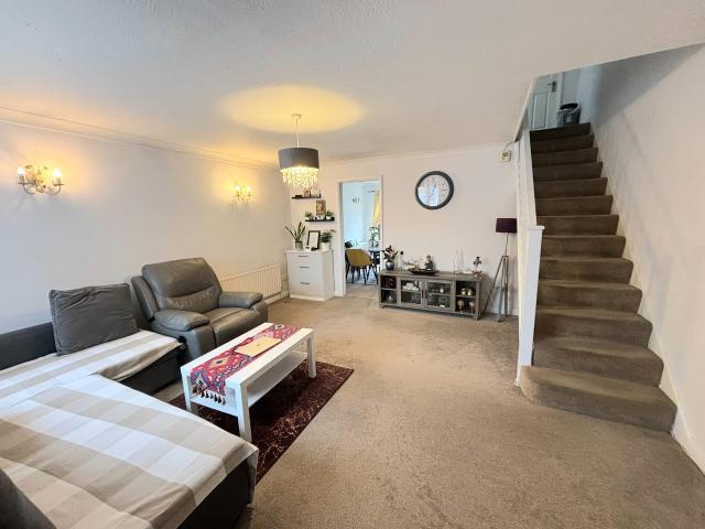 3 bedroom end of terrace house to rent