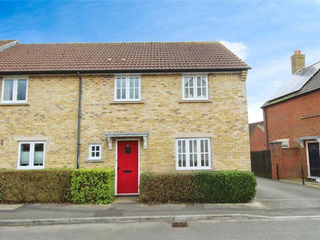 3 bedroom end of terrace house to rent