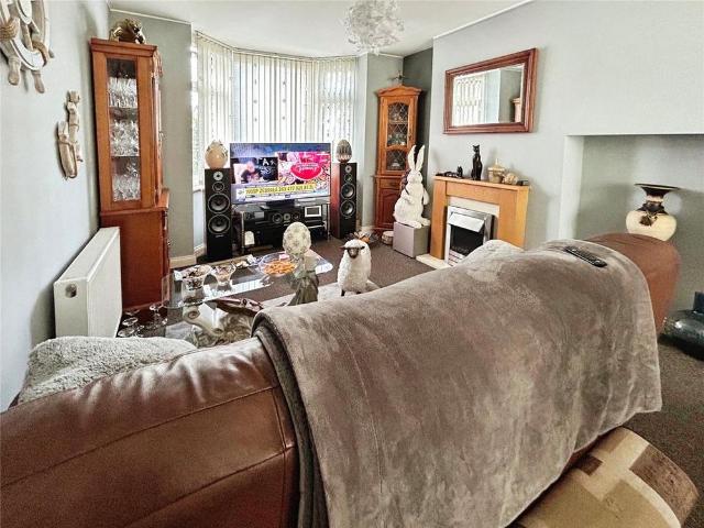 3 bedroom end of terrace house to rent