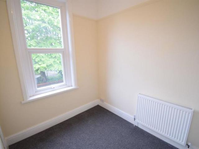 3 bedroom end of terrace house to rent