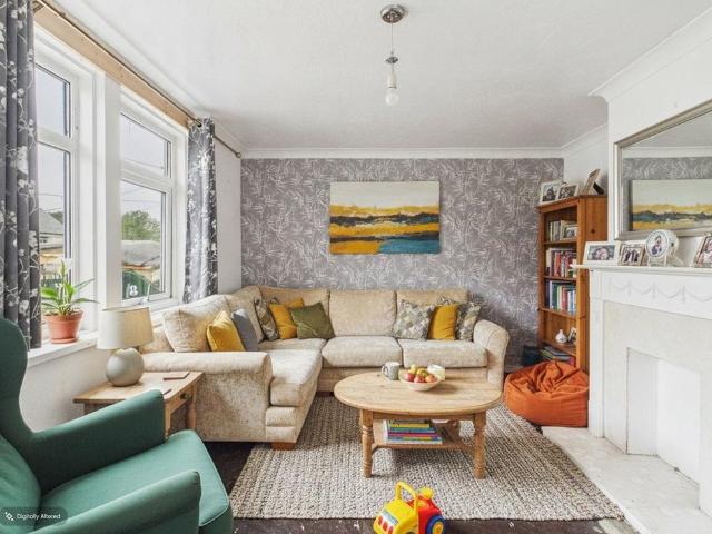 3 bedroom end of terrace house to rent