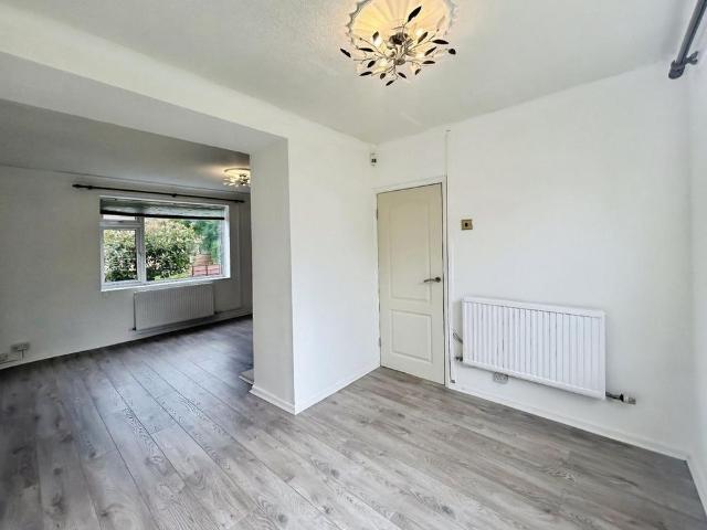 3 bedroom end of terrace house to rent