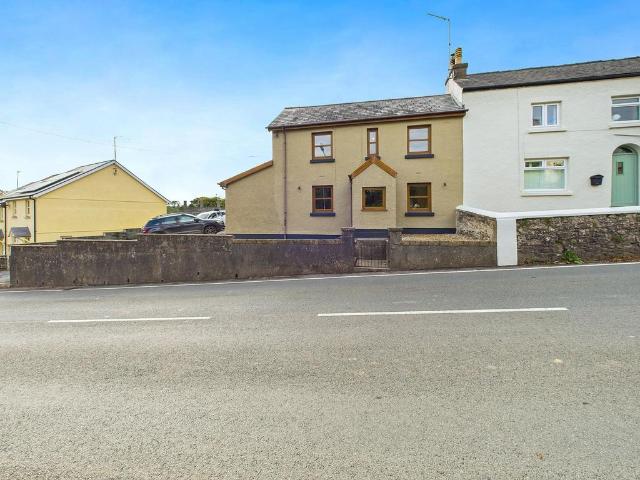 3 bedroom end of terrace house to rent