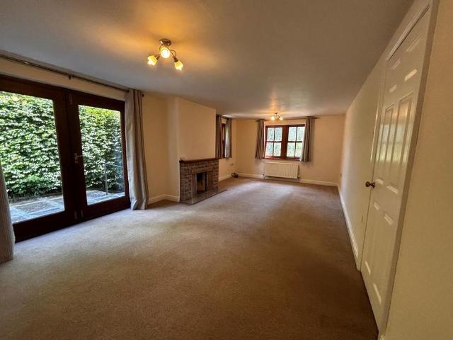 3 bedroom end of terrace house to rent