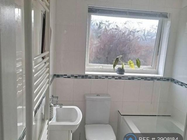 3 bedroom end of terrace house to rent