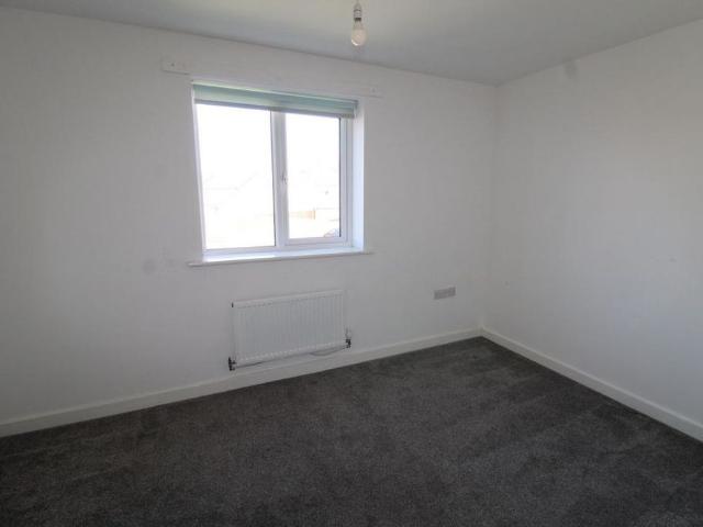3 bedroom end of terrace house to rent