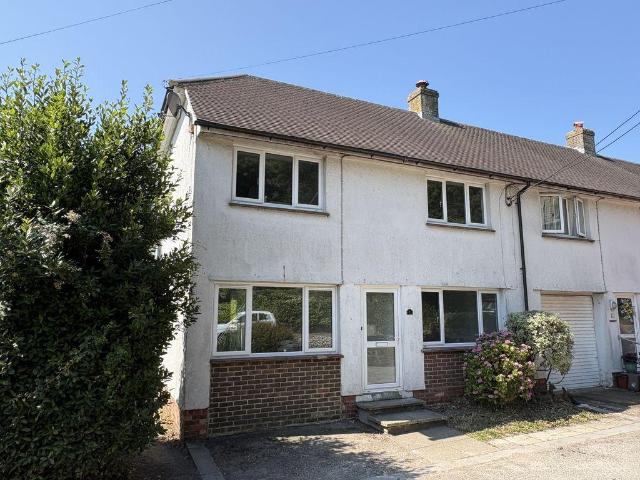3 bedroom end of terrace house to rent