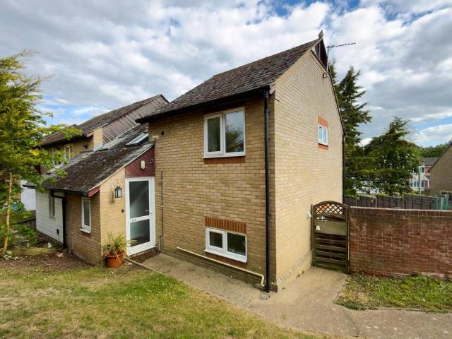 3 bedroom end of terrace house to rent