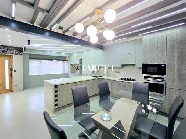 3 bedroom end of terrace house to rent