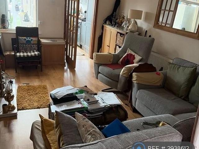 3 bedroom end of terrace house to rent