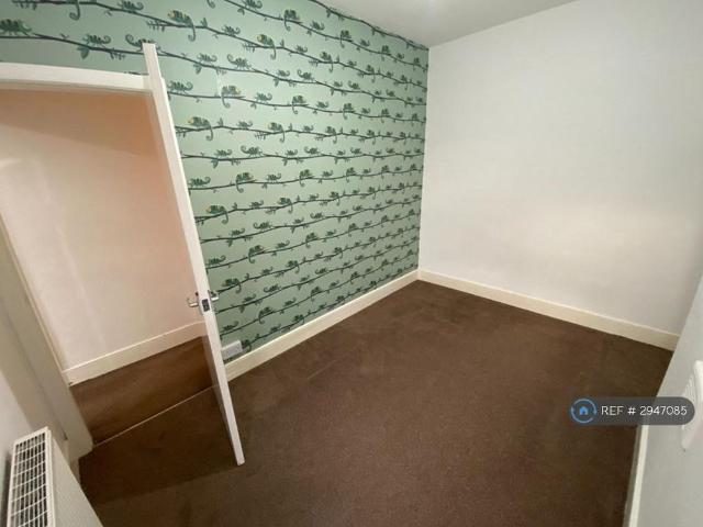 3 bedroom end of terrace house to rent