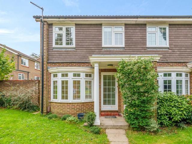 3 bedroom end of terrace house to rent