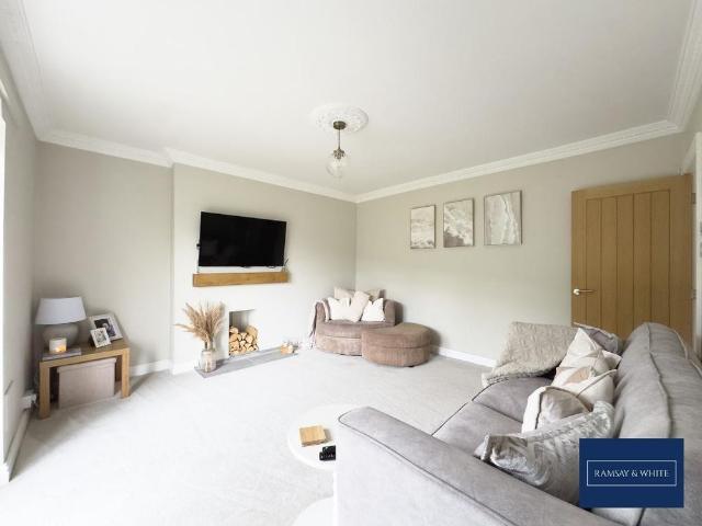 3 bedroom end of terrace house to rent