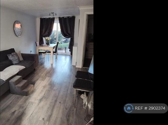 3 bedroom end of terrace house to rent