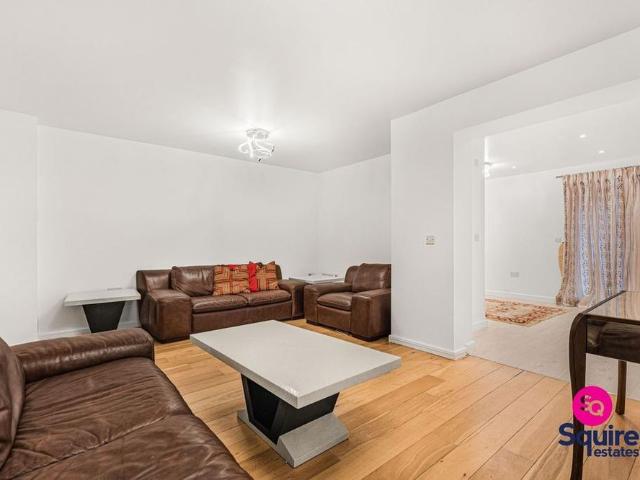3 bedroom end of terrace house to rent