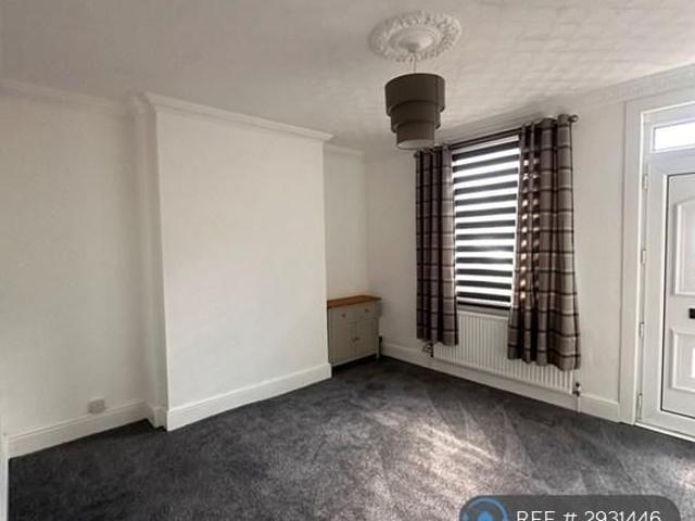 3 bedroom end of terrace house to rent